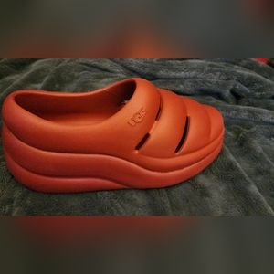 UGG | Shoes | Brand New Ugg Foam Runners Wear All Year Round Never Worn ...